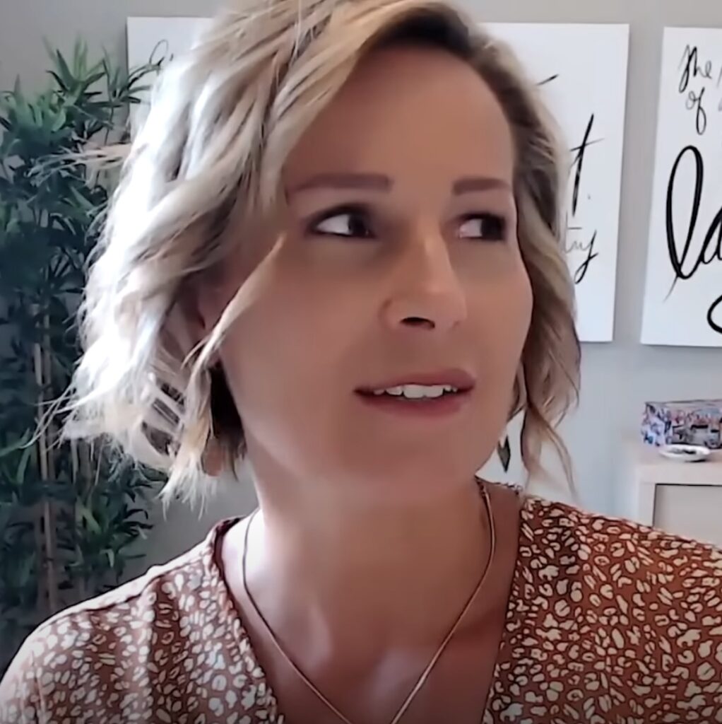 Woman refuses to give up her window seat to mom of 2 and internet is ...