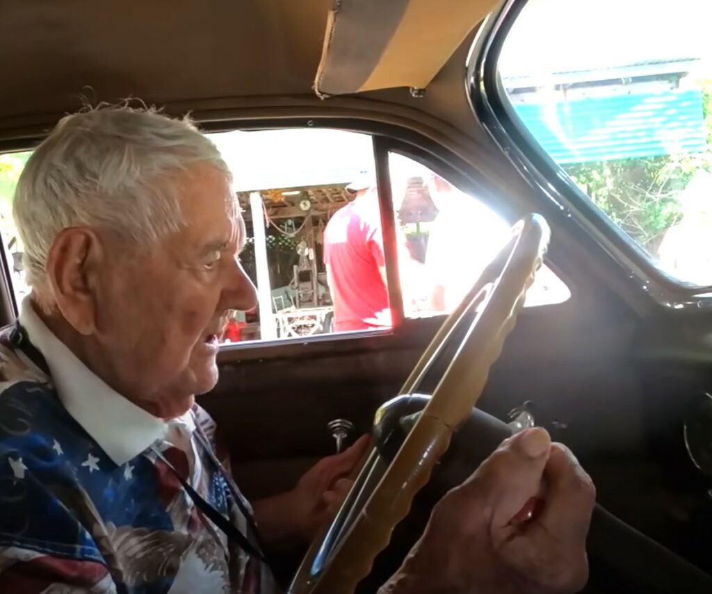 Man fixes his 102-year-old dad’s 1946 Cadillac without telling him and ...