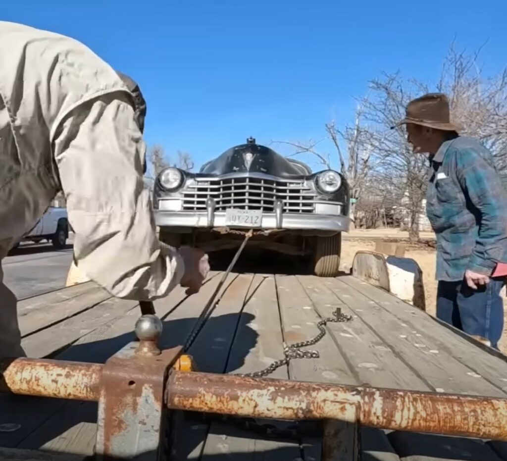 Man fixes his 102-year-old dad’s 1946 Cadillac without telling him and ...