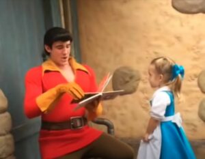 Tiny girl dressed as Belle meets Gaston getting 2M views when she works ...