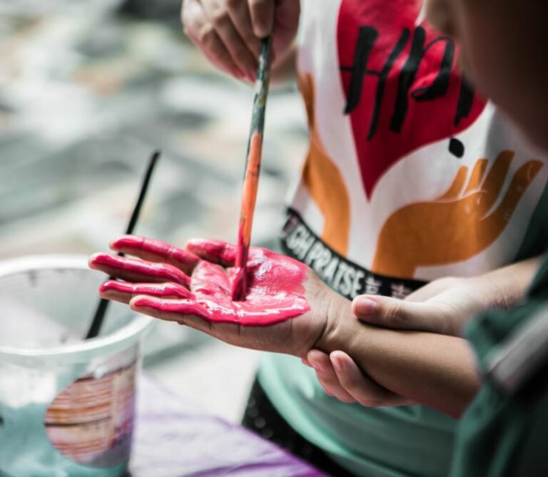 Parents find blunt sign on daycare door that sparks internet debate