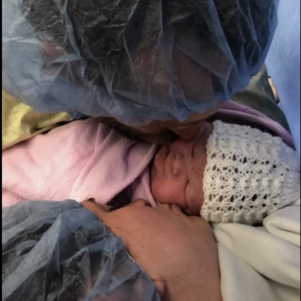 Mom welcomes giant baby nearly tipping the scale at 15 lbs shattering ...