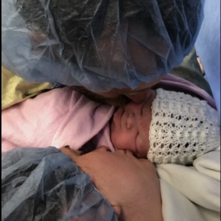 Mom welcomes giant baby nearly tipping the scale at 15 lbs shattering ...