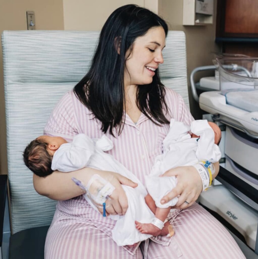 Mom gives birth to two “rare” baby girls in separate uteruses just 10 ...
