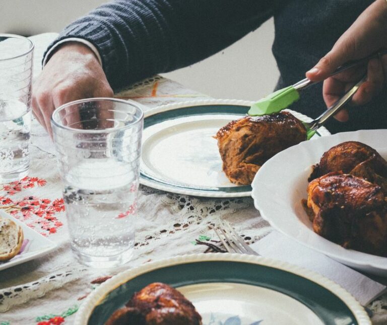 Dad’s fed up with kids texting at dinner so hilariously teaches them a ...