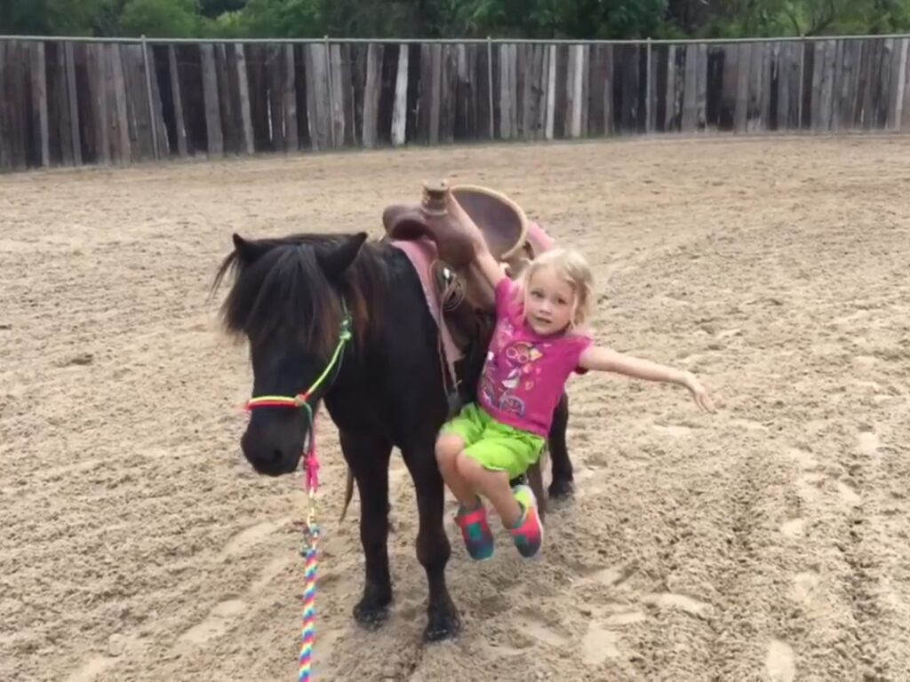 Little girl shows off incredible ‘trick-riding’ skills on pony